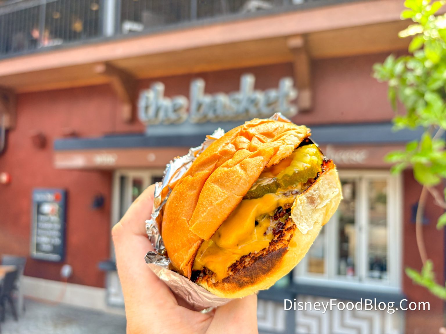 REVIEW: This NEW Disney World Burger Has Us Questioning EVERYTHING ...