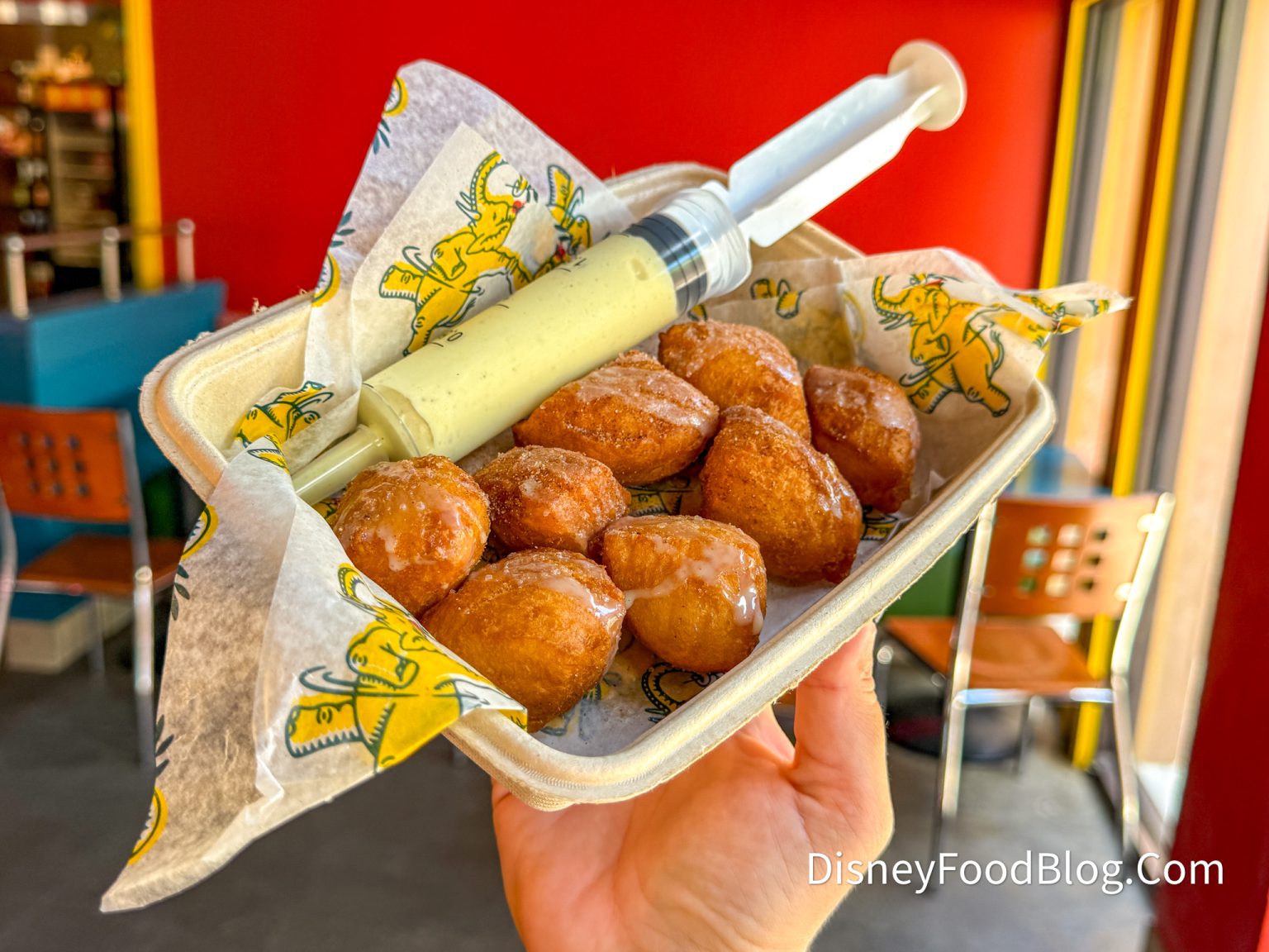 REVIEW: There's A NEW Interactive (???) Treat In Disney World | the ...