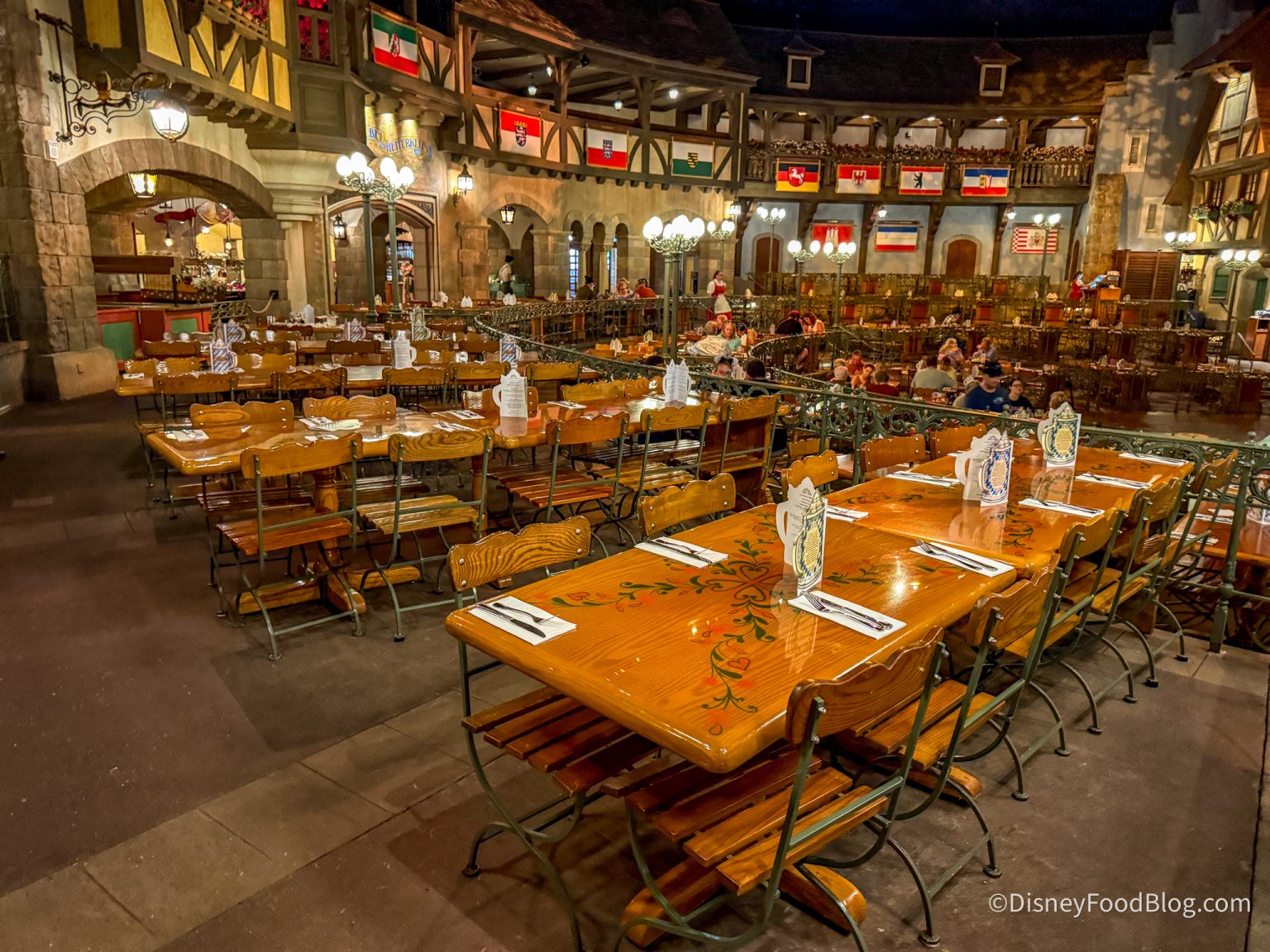 Best Disney World Meals for Groups of 4 | the disney food blog