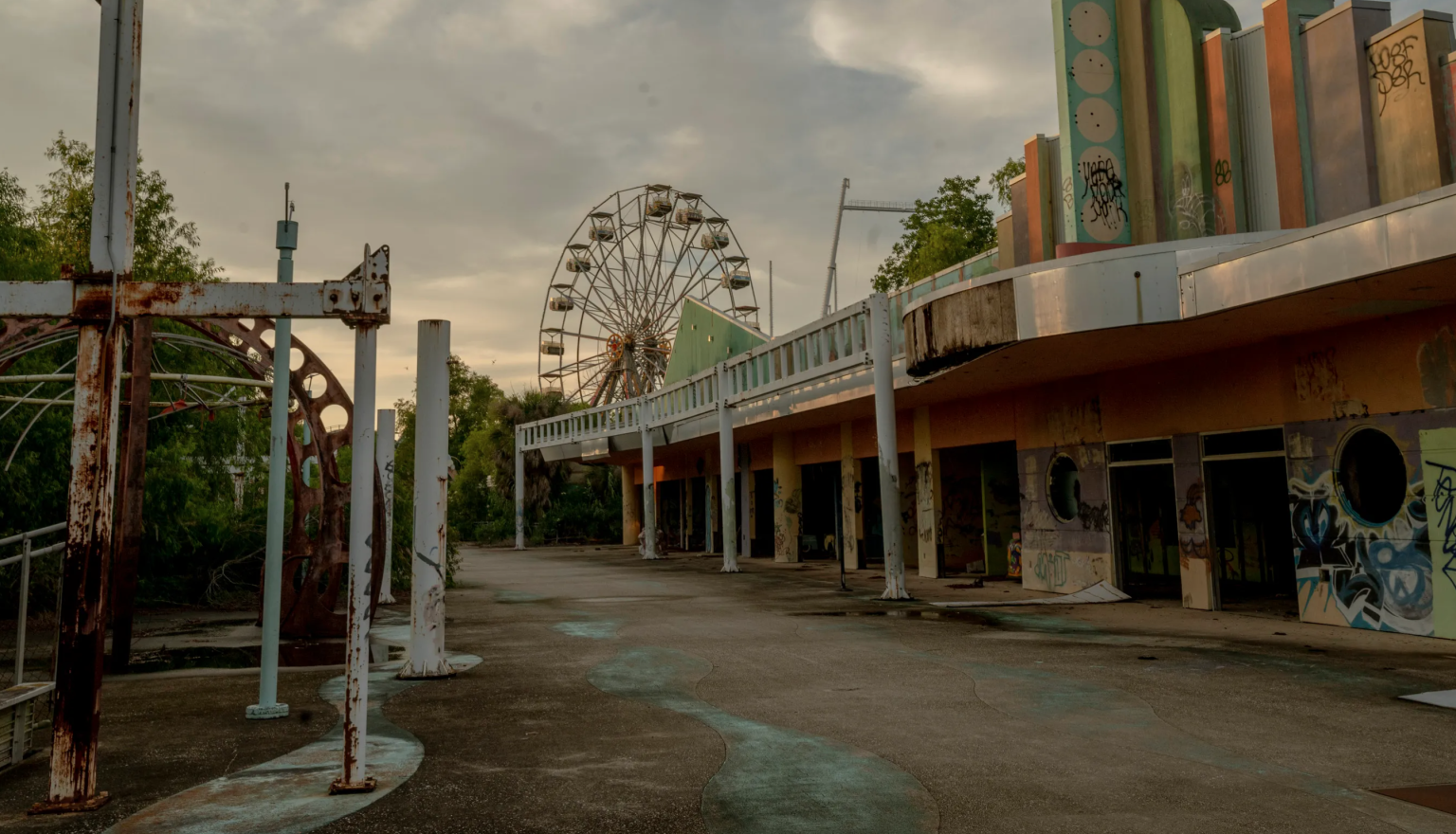 Why Six Flags Had To Close 7 Theme Parks - Disney by Mark