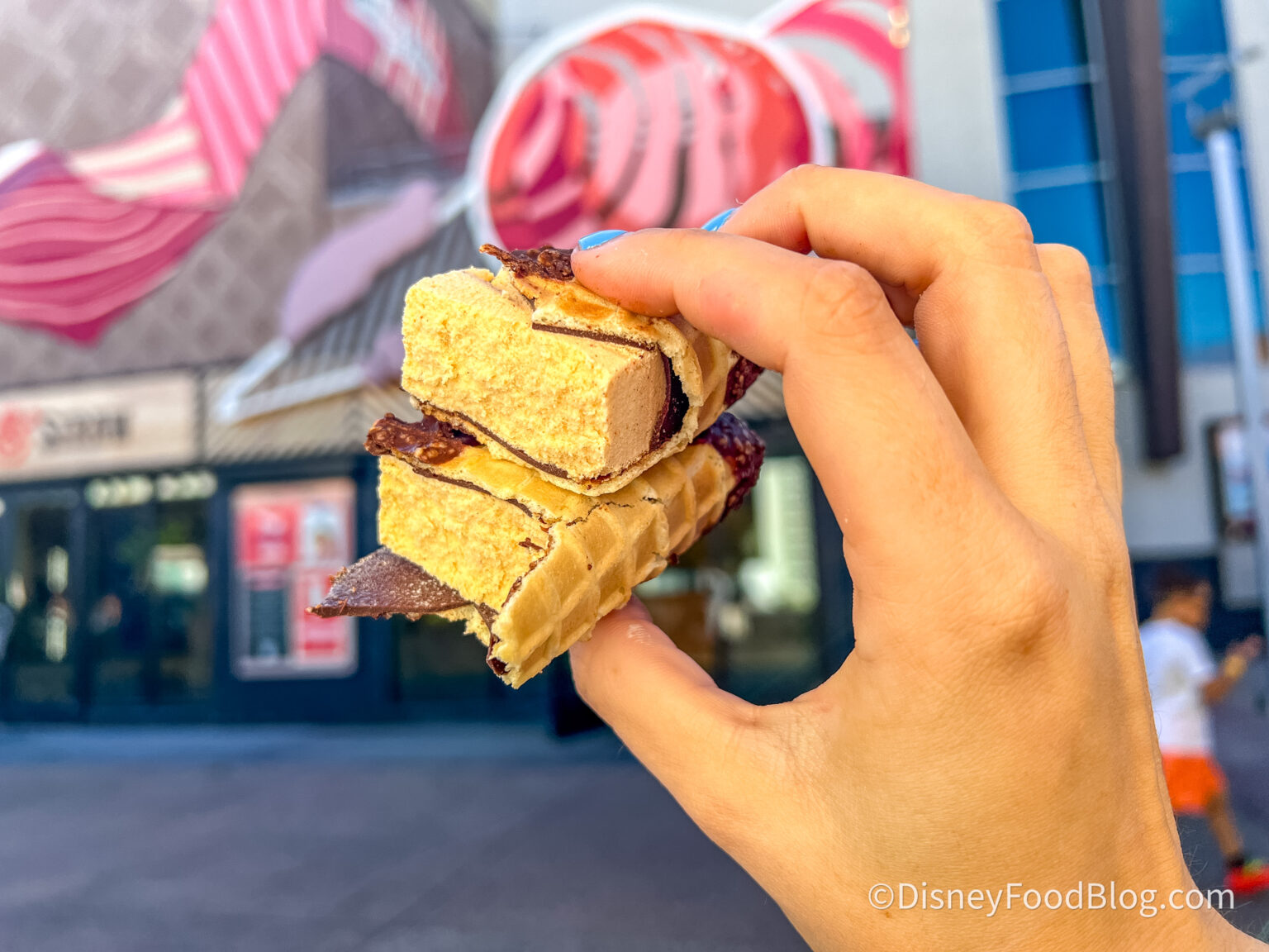 REVIEW: This New Ice Cream Taco Is Turning Heads in Disney World ...