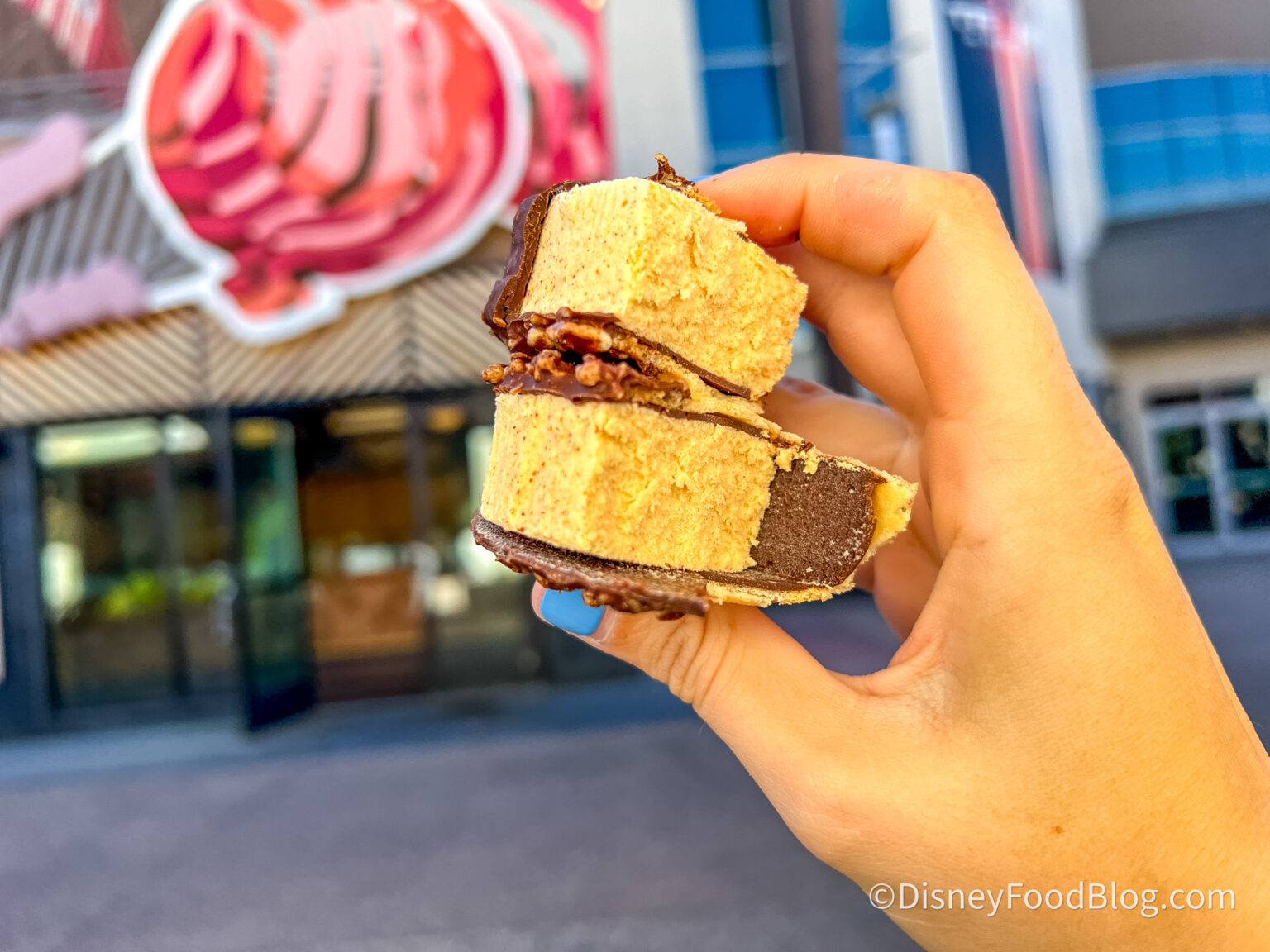 REVIEW: This New Ice Cream Taco Is Turning Heads in Disney World ...