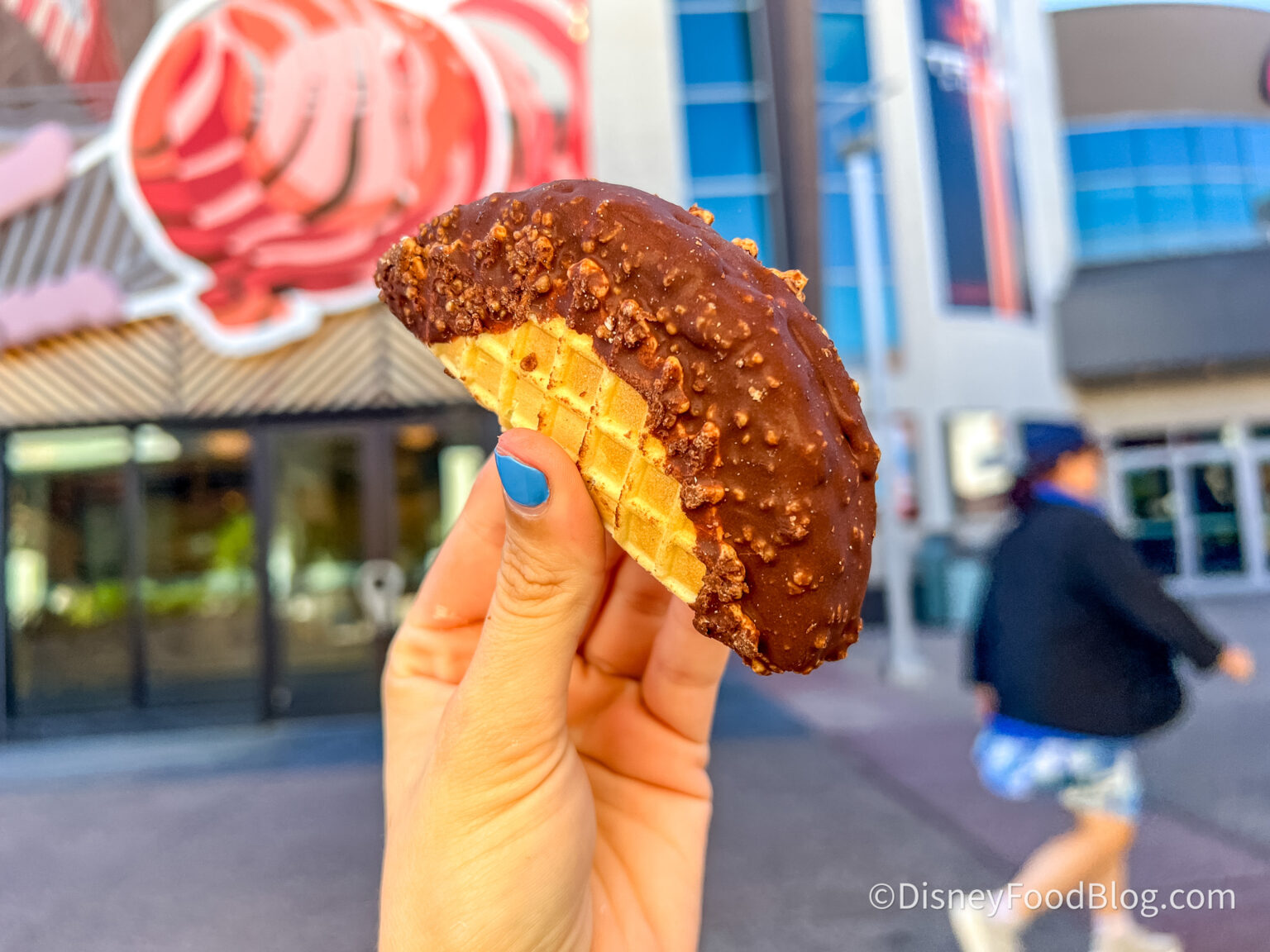 REVIEW: This New Ice Cream Taco Is Turning Heads in Disney World | the ...
