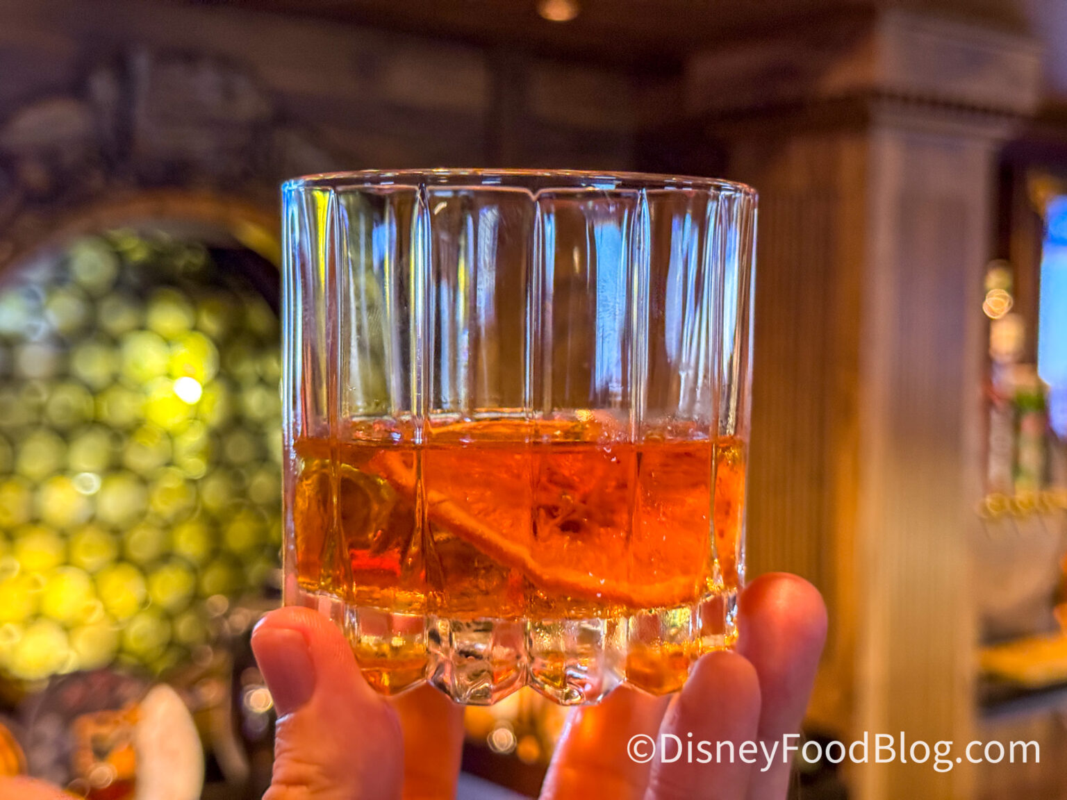 REVIEW: We Drank EVERYTHING at Disney's Newest Pirate Bar | the disney ...