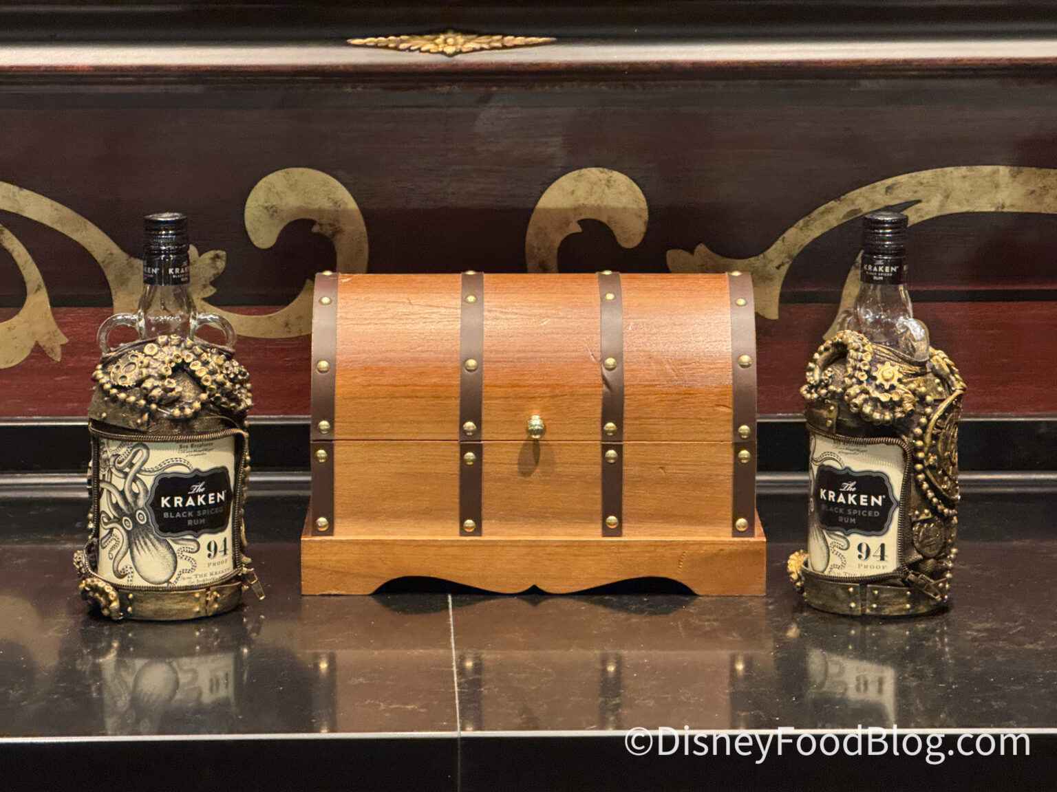 REVIEW: We Drank EVERYTHING at Disney's Newest Pirate Bar | the disney ...