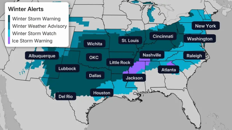 Airlines Warn of Major Disruptions As Winter Storm Bears Down on United ...