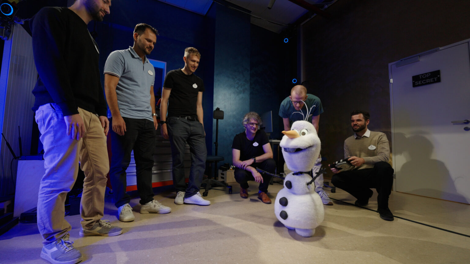 OLAF IS REAL! We Just Got To Interact With Disney's NEW Walking ...