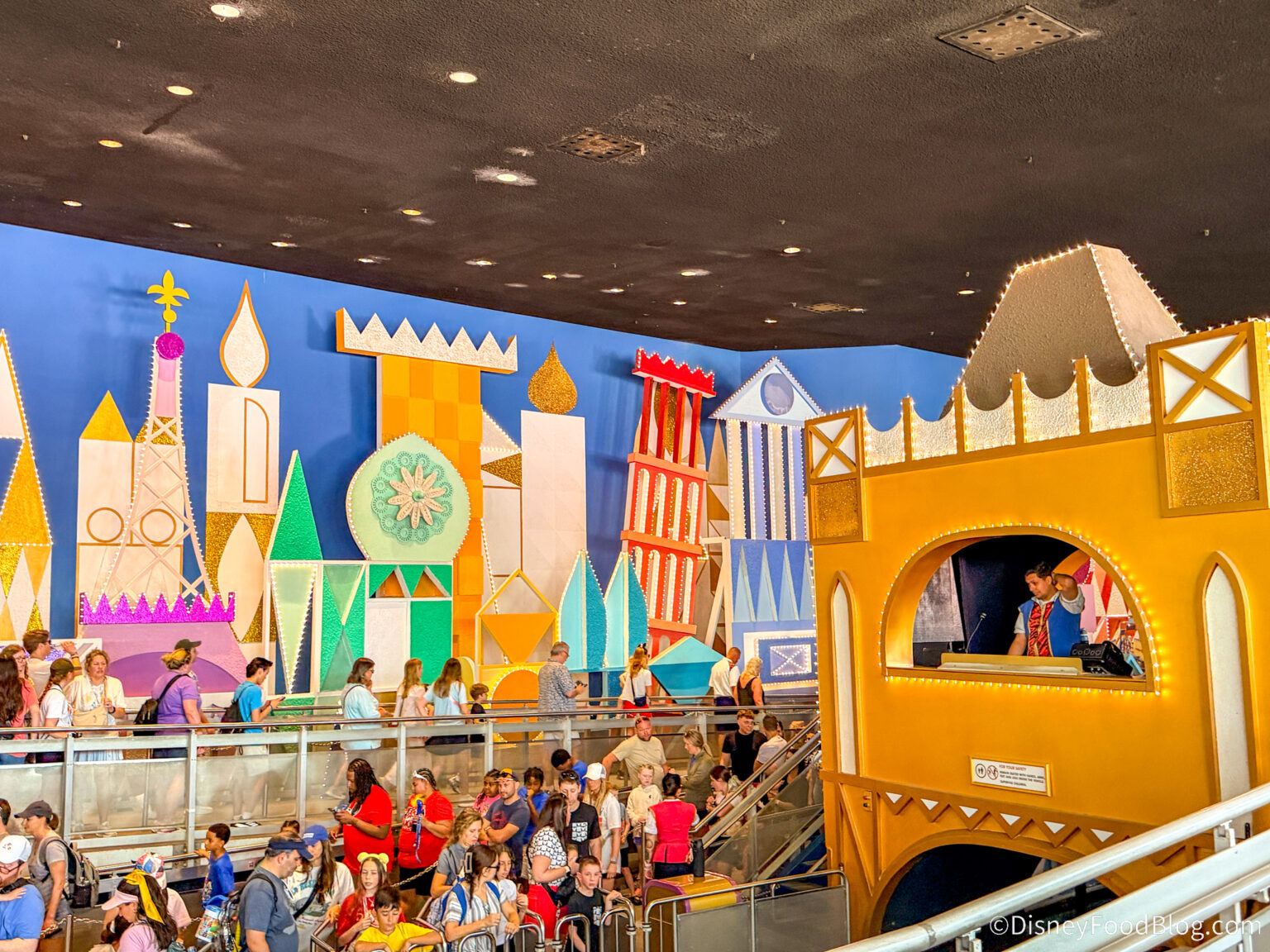 NEWS: "it's a small world" Evacuated in Disney World Due to Fire | the ...