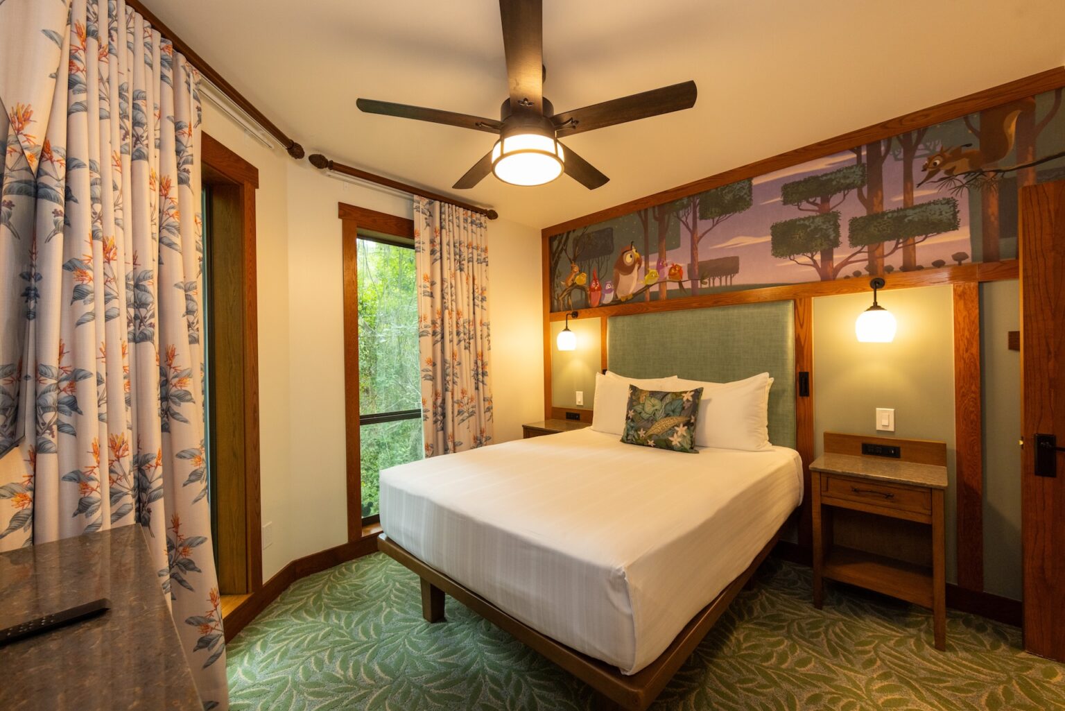A Hot New Bombshell Has Entered The (Treehouse) Villa in Disney World ...