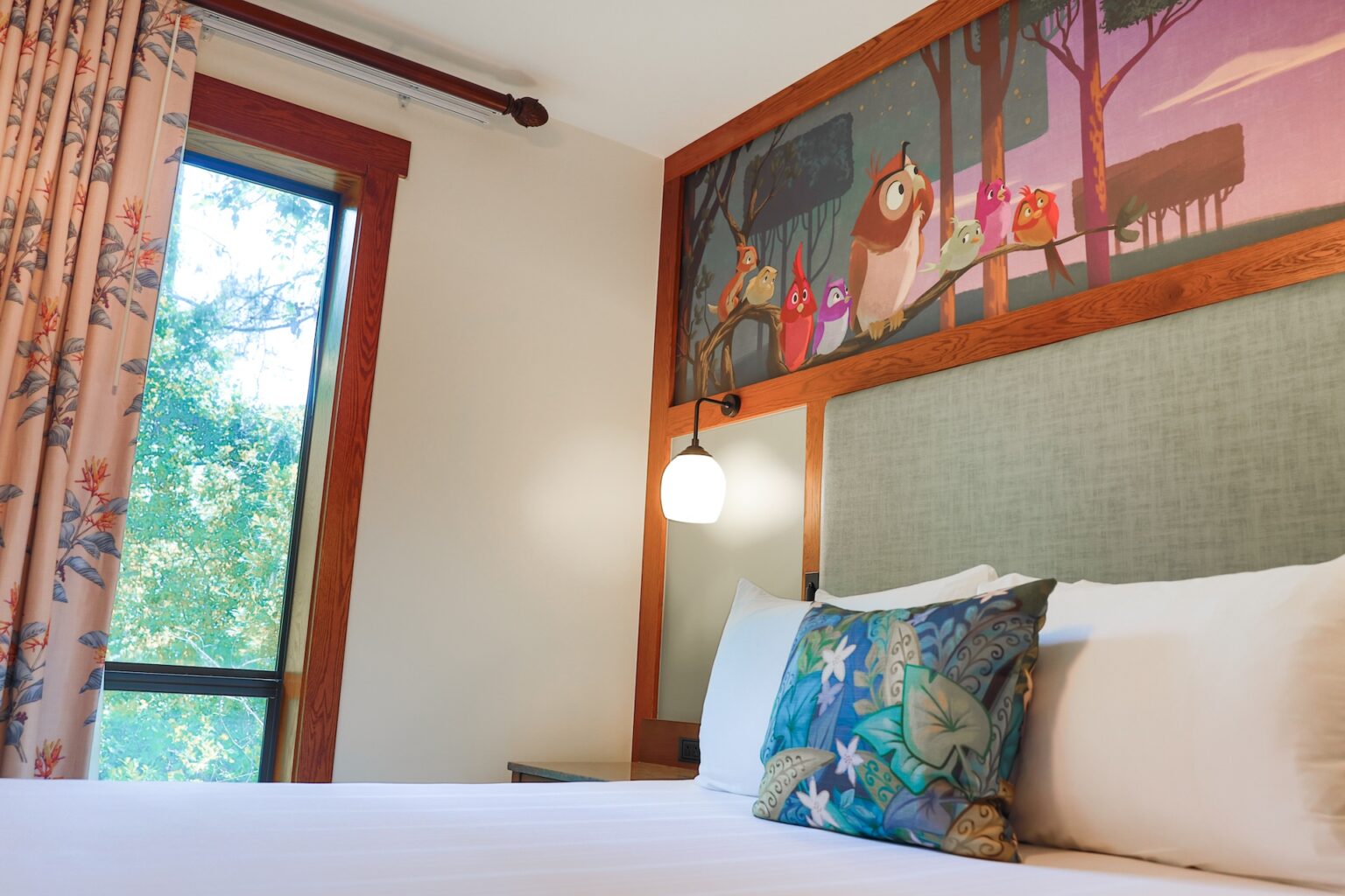 A Hot New Bombshell Has Entered The (Treehouse) Villa in Disney World ...