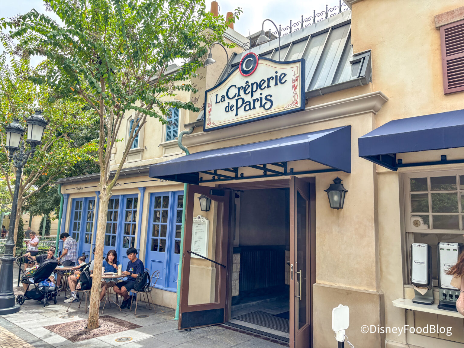 REVIEW: This Restaurant in EPCOT's France Pavilion Has the Best Bang ...