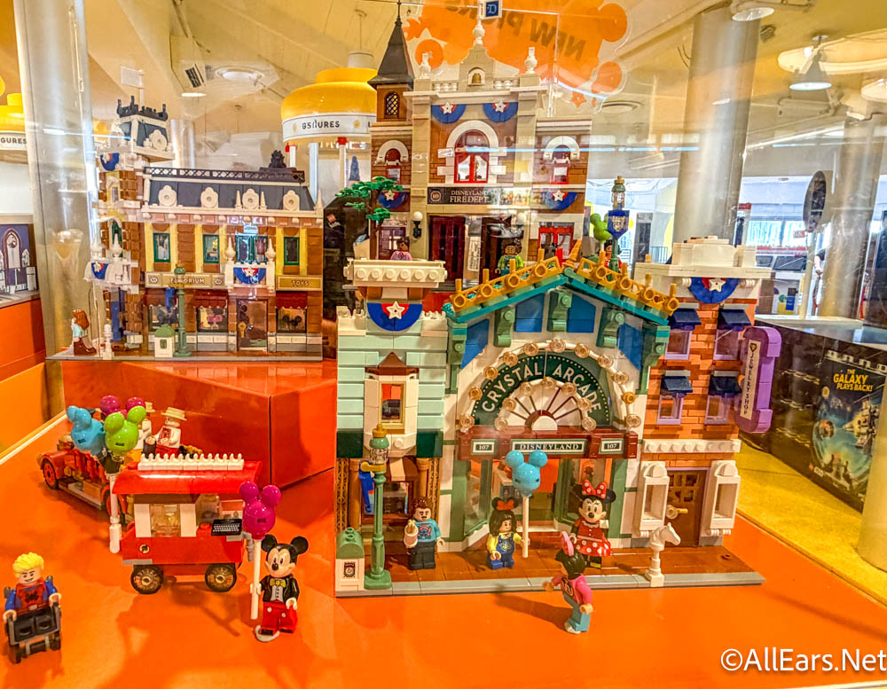 GO! The NEW Disney Main Street, U.S.A. LEGO Set Just Released Online ...